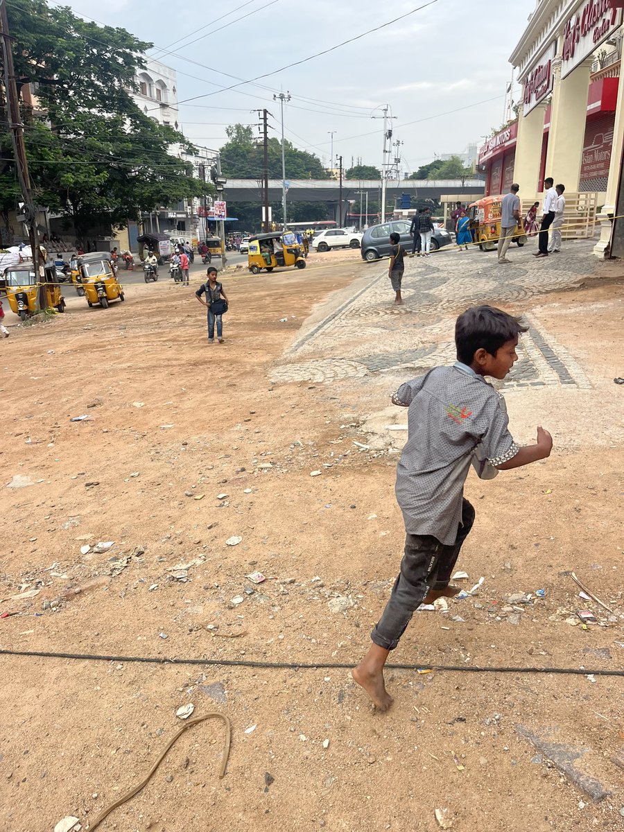 Robin Zaccheus on Twitter: "They were fearful & cautioned while I was taking pics. I urge the ...