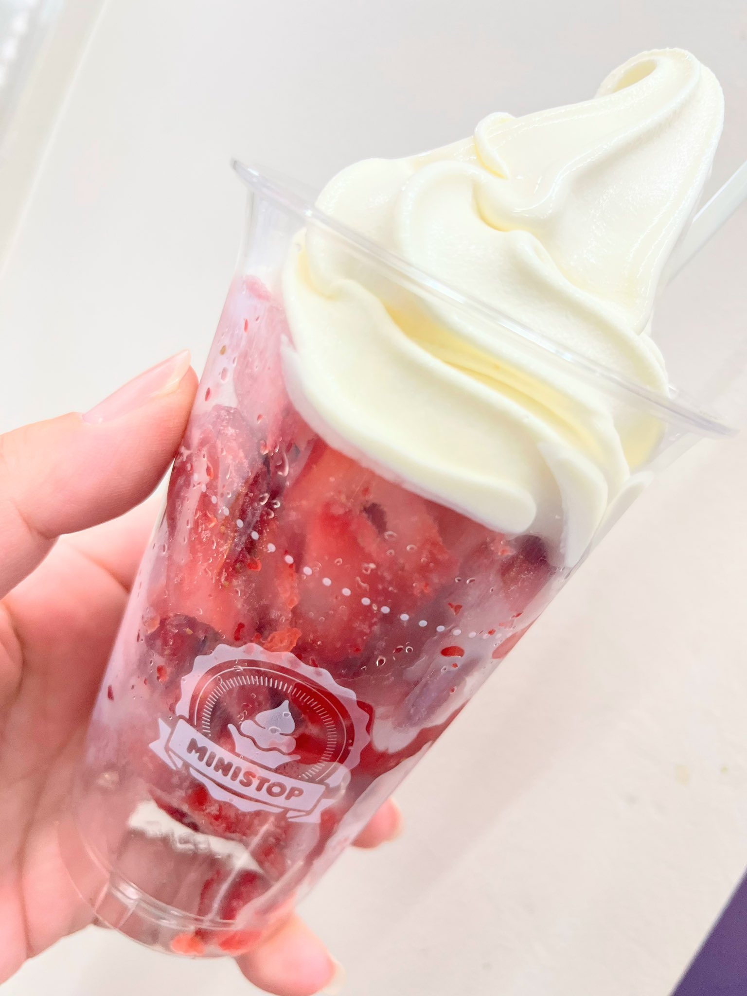 🐰mintblue🐰スマホ写真部 on Twitter: "ミニストップ 果実氷ハロハロいちご🍓 安定の美味しさ🥰 ＃ミニストップ https://t.co/m8gyGRV5Hx" / Twitter
