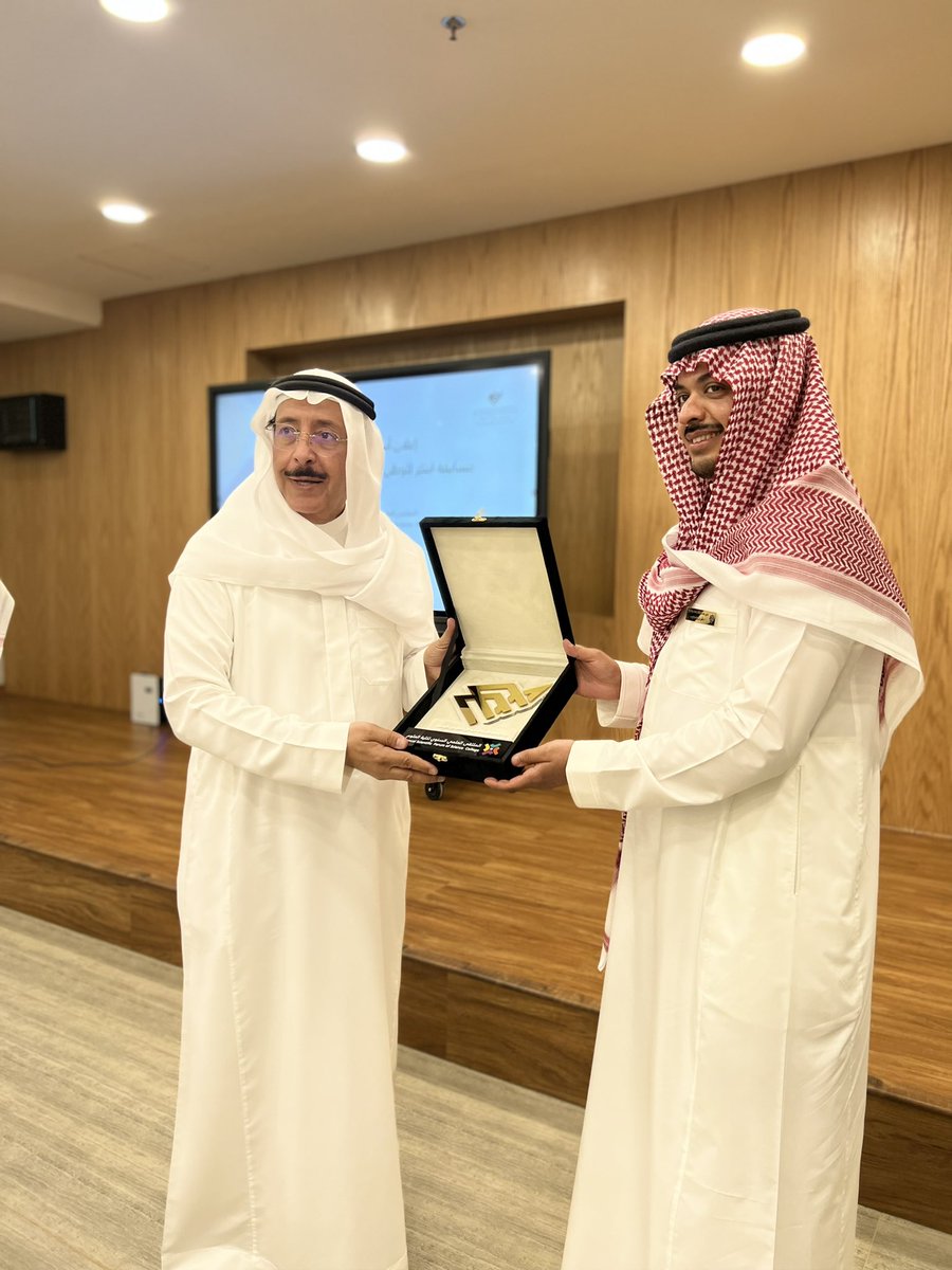كلية العلوم On Twitter كما قدمت عميدة كليةالعلوم هدية تذكارية لنائب رئيس الجامعة للبحث