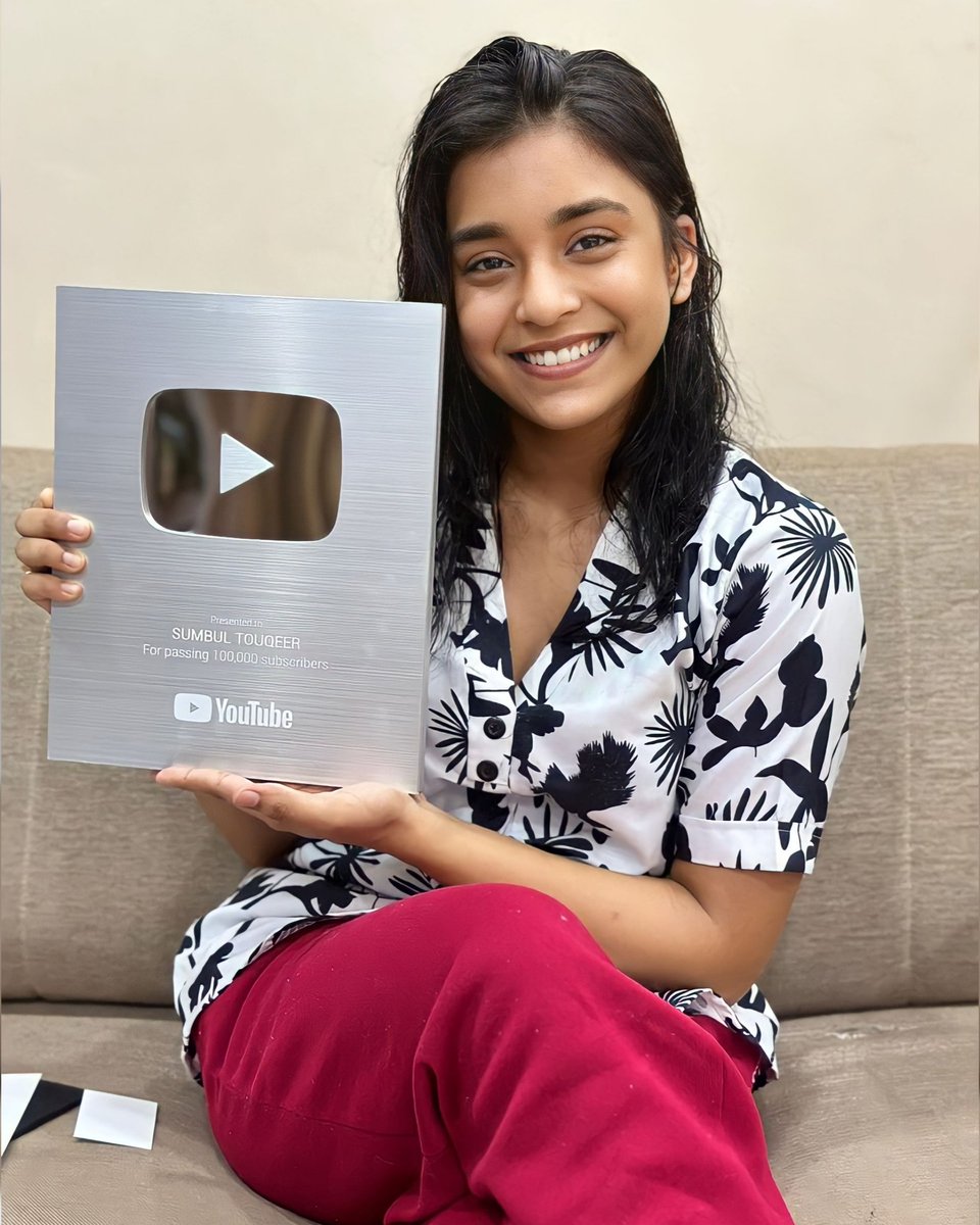 ʳᵃᶻʸᵍⁱʳˡ.💫 on Twitter: "RT @TouqeerSumbul: Here's your token of love "Silver Play button". Thank ...