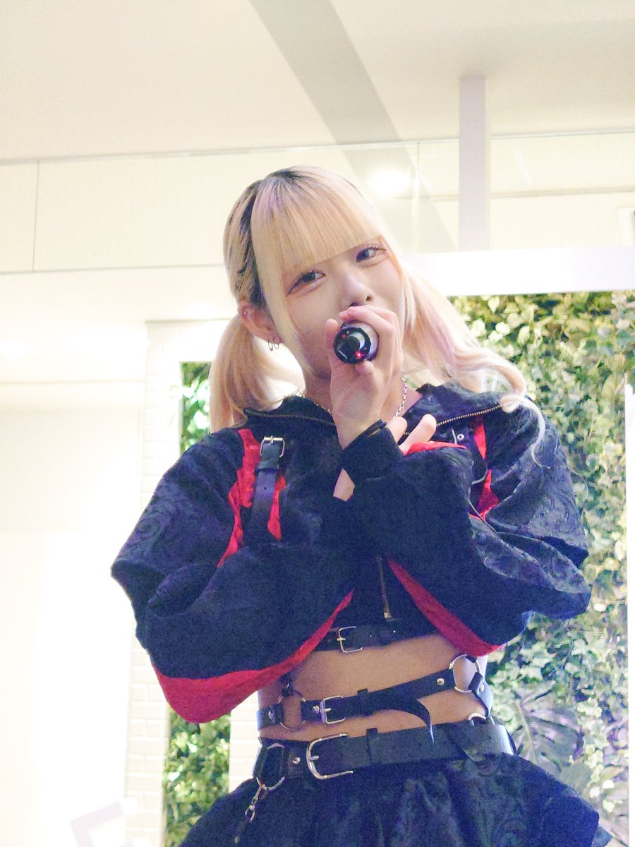 万丈(ばんじょう) on Twitter: "今日はくずはモールでのAbsopetusのフリーライブを観に行ってきた。明るいステージでみんなのパフォーマンスが映えてたわ。 フォッサムは何度聴い ...