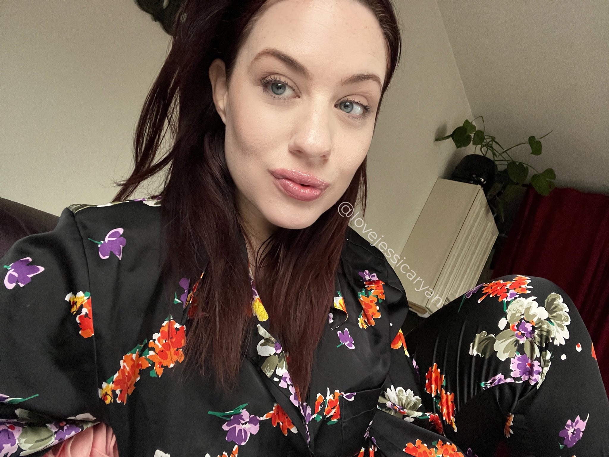 🖤 🔥succubae Ryan🖤🔥 On Twitter Get My Digits 📱 See Whats Underneath 😈
