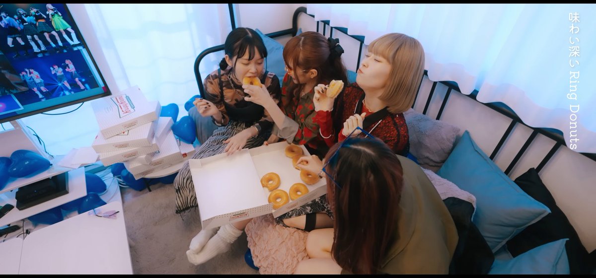 OneFive_Cute97「1 」@fifth on Twitter: "Kano stuffing Soyo full of donuts has really tickled me 😆💜 ...