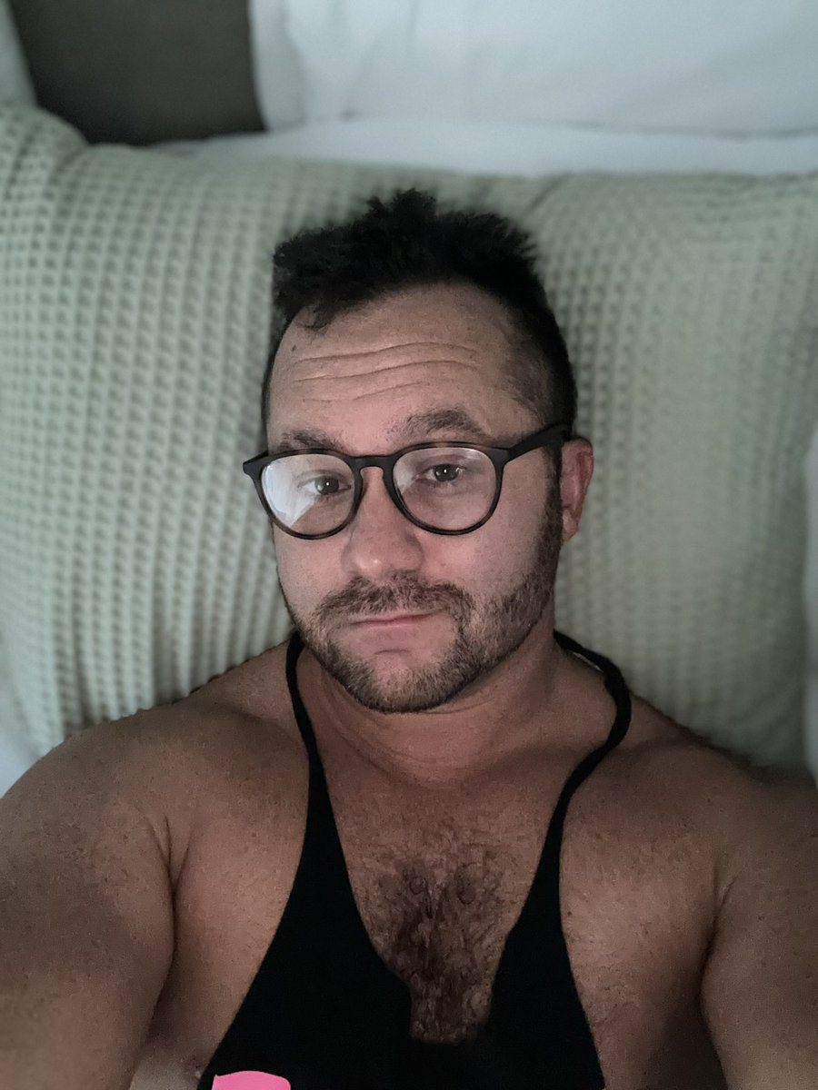 Tyler Klein on Twitter: "King size bead to myself 🥰🥰🥰🥰"