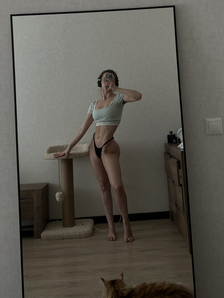 TomaEfremova on Twitter: "Она начала, но не закончила уборку"