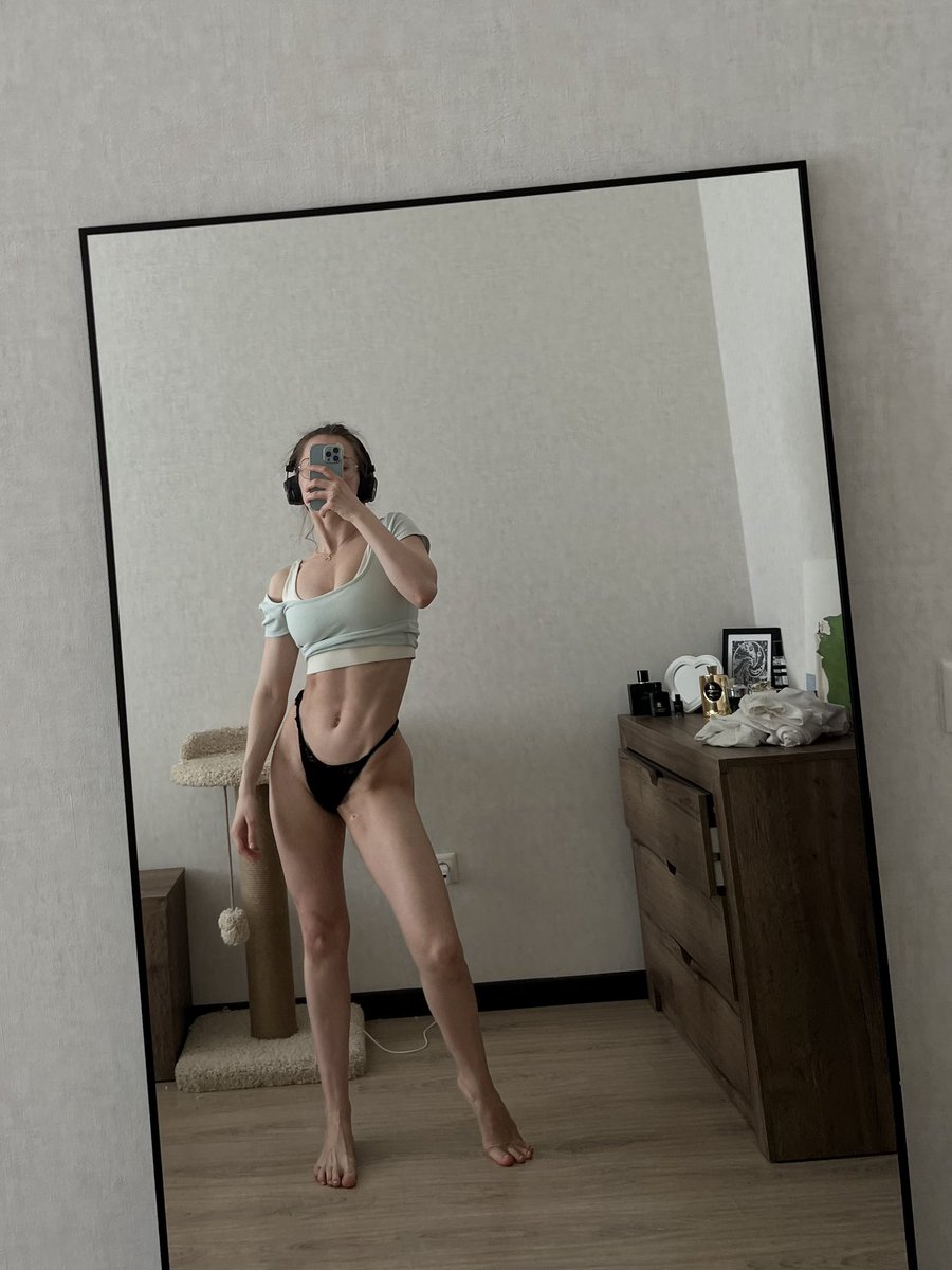 TomaEfremova on Twitter: "Она начала, но не закончила уборку"