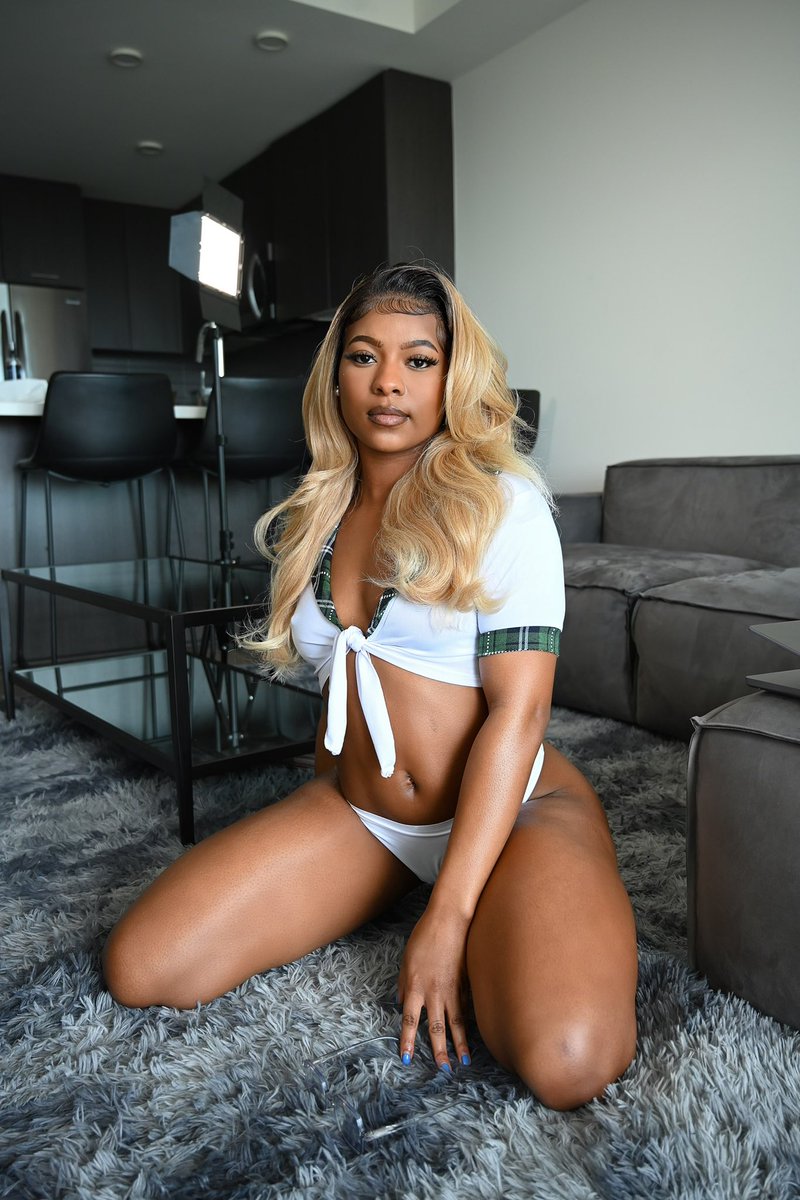 Saleema 💖 on Twitter: "Wanna be study buddies? 📚"