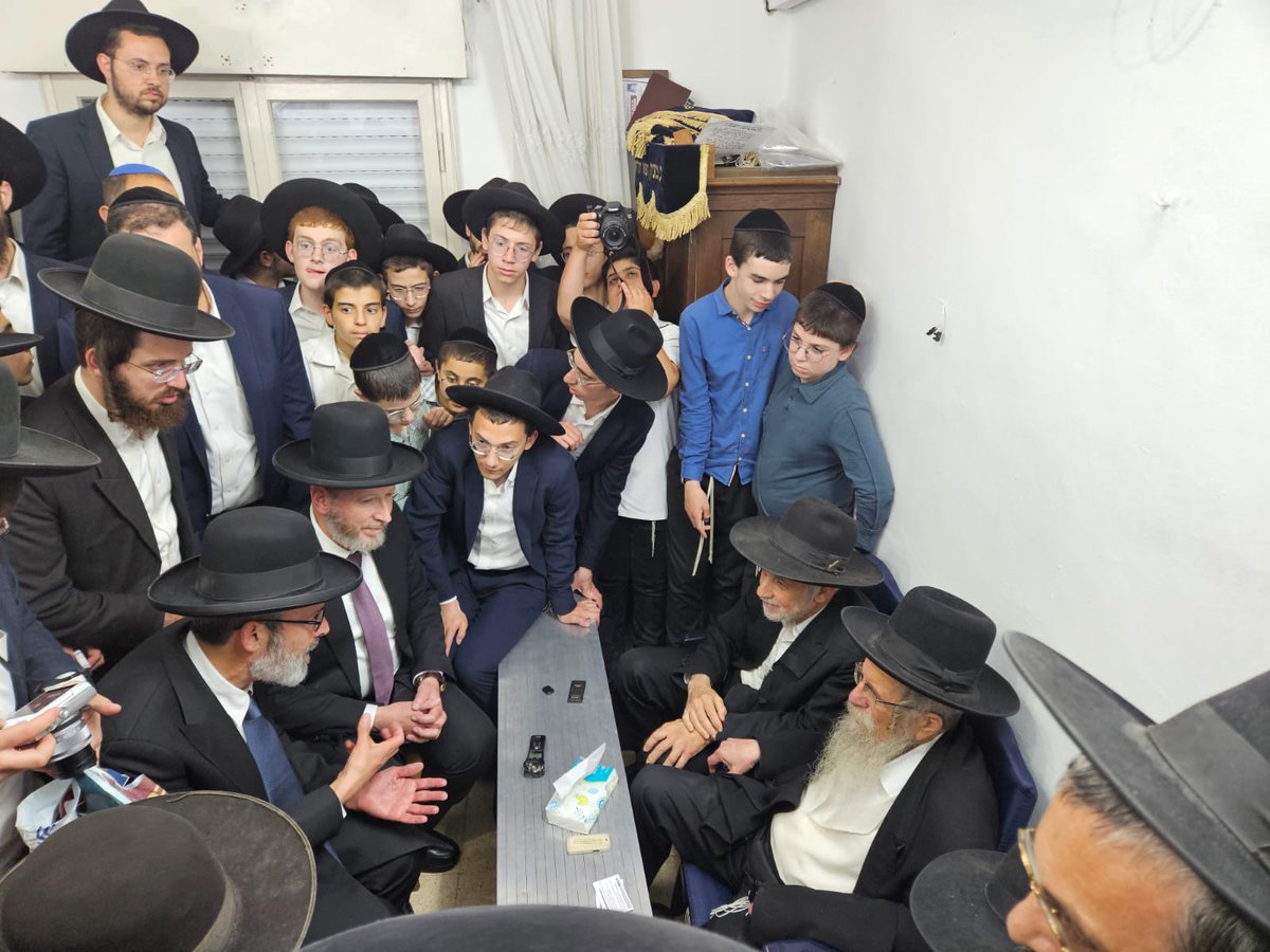 משה ויסברג On Twitter שעות לאחר שזכה בוועדת הרבנים הרב מאיר כהנא