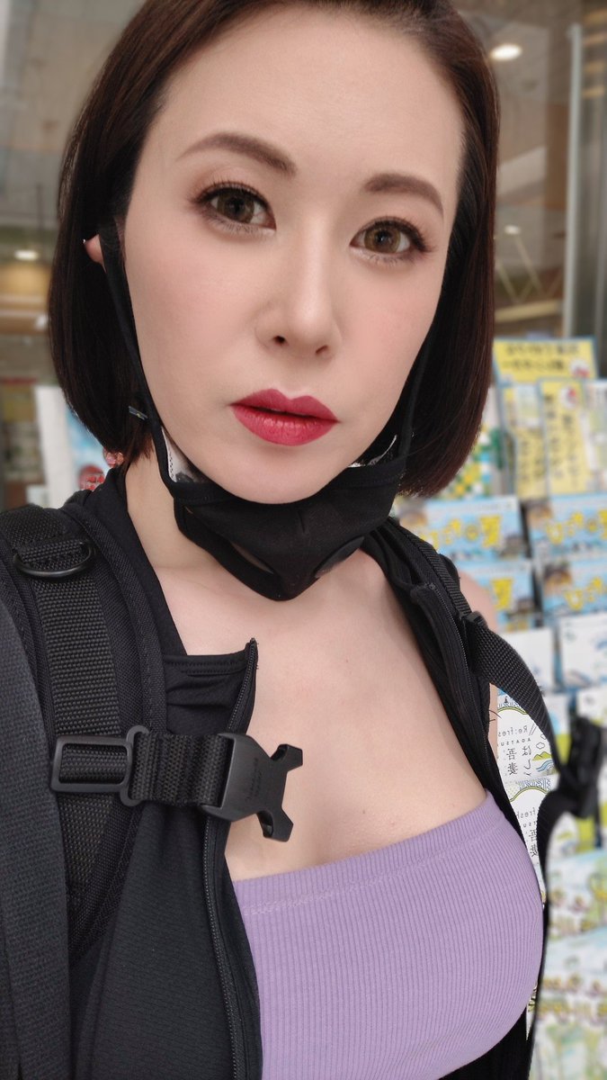 Col on Twitter: "RT @reika_ichiba: 今日もお疲れ様でした☺️💕 今日は内緒の撮影に来てます🥰🎵 安定のぽっち丸出しでなんか目立ってたらしいです（そりゃそうか）"