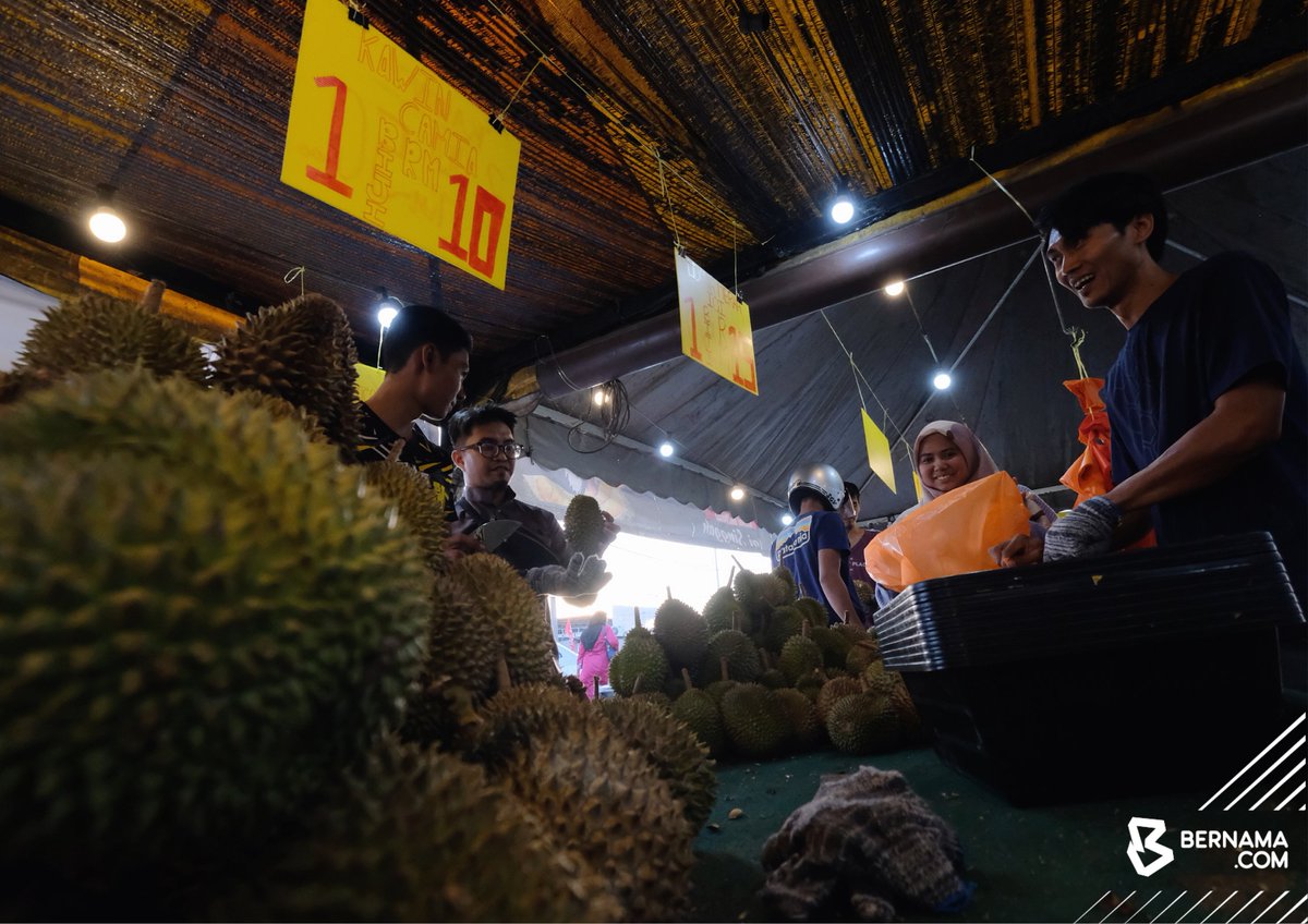 BERNAMA on Twitter: "Orang ramai kini boleh menikmati Raja Buah ini dengan harga yang berpatutan ...