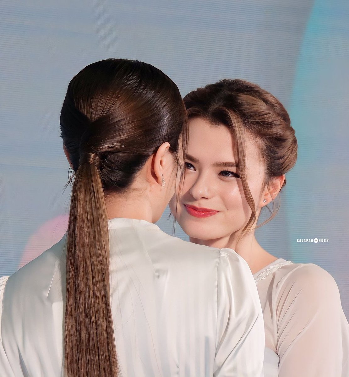 thay on Twitter: "esses olhares de freenbecky transmitem todo o amor que existe entre elas"