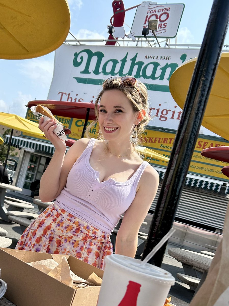 𝓪𝓶𝓪𝓷𝓭𝓪 / 𝓶𝓪𝓻𝓰𝓮 on Twitter: "POV: Molly Gunn took you to Coney Island & won’t let you go on the ...
