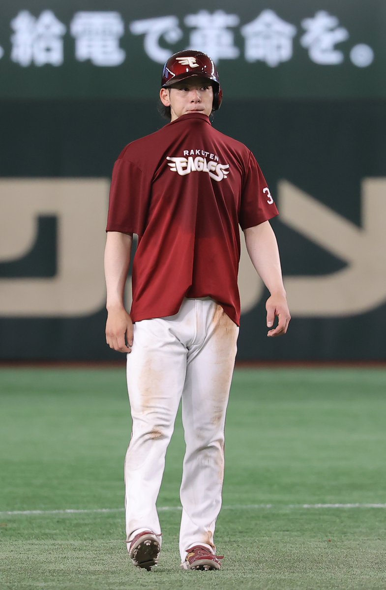 もっくん on Twitter: "RT @Sanspo_EAGLES: 【巨人ｰ楽天】17日、今江敏晃打撃コーチと楽しそうに話す伊藤裕季也選手。 https://sanspo.com ...