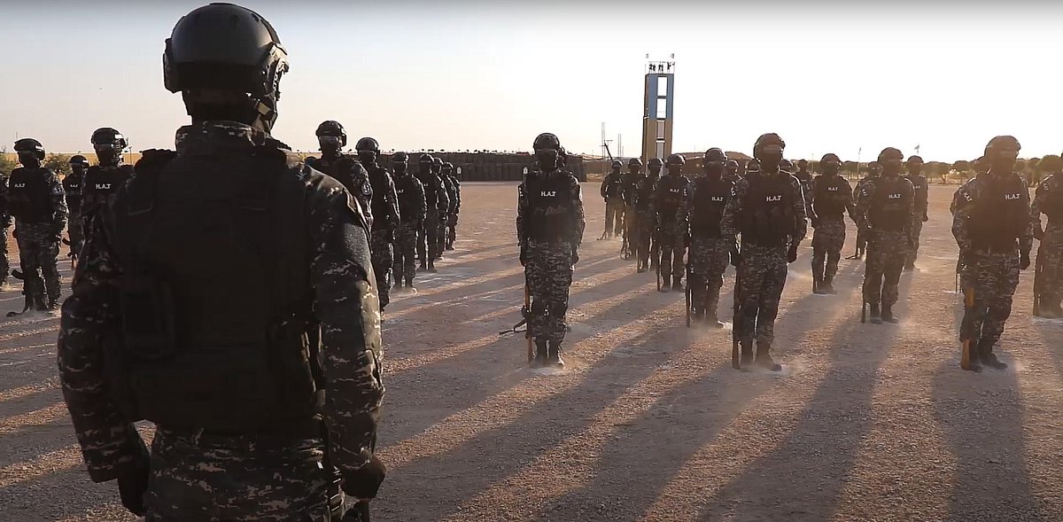 Rojava Network on Twitter: "The graduation of new batch of #SDF special forces (HAT) in Qamişlo ...