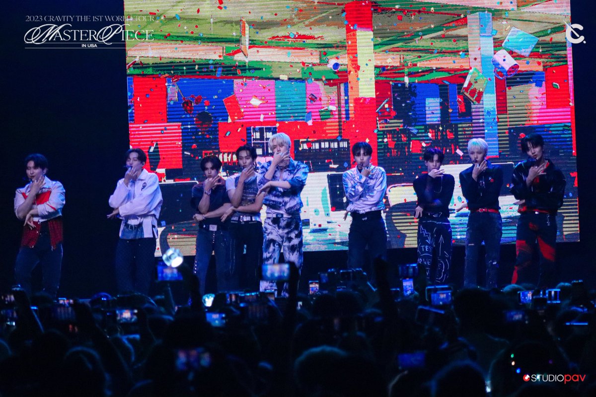 Studio PAV on Twitter: "New York #LUVITY 💙 you were all a bunch of 𝐁𝐚𝐝𝐝𝐢𝐞s last night! Thank you ...