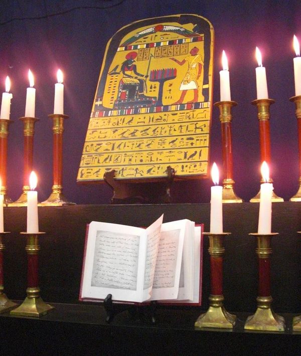 'The Book of the Law': The Mythos Behind Thelema 🧵 In March of 1904 ...