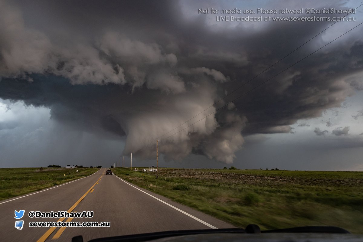 Daniel Shaw on Twitter: "This was the view south of Beaver Oklahoma 10 mins ago. Large rotating ...