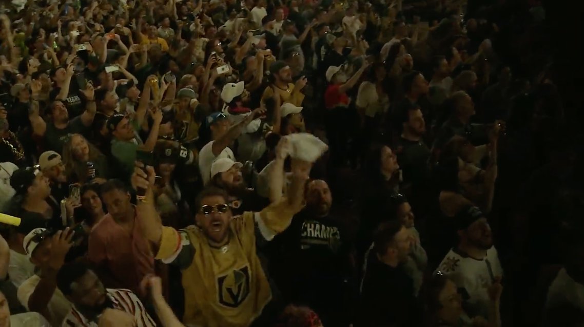 Crowd Of People Cheering Gif