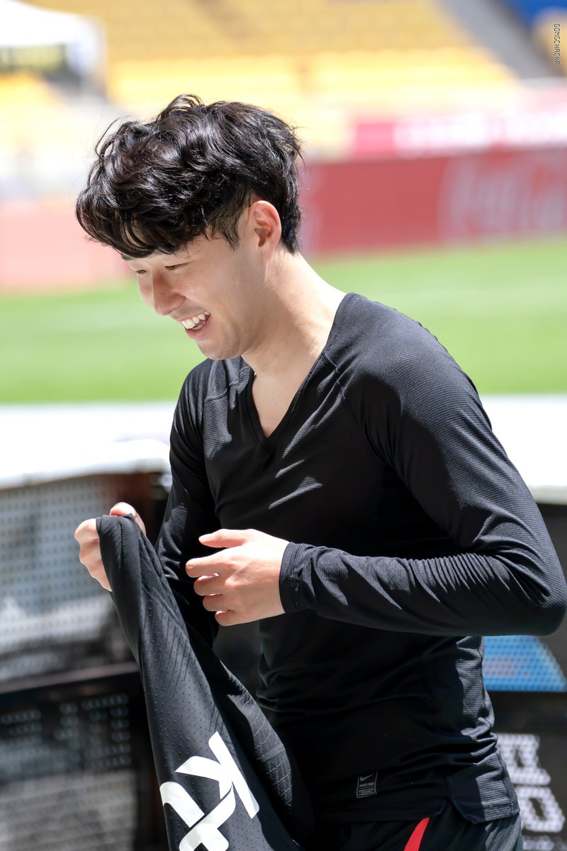 공차차 on Twitter: "230617 파워에이드 오픈트레이닝 shm 털이범 96즈의 맹공격에 환장하다 본인 살림살이 다 털려서(아님) 잔뜩 꼬질해졌는데(맞음) 그저 ...