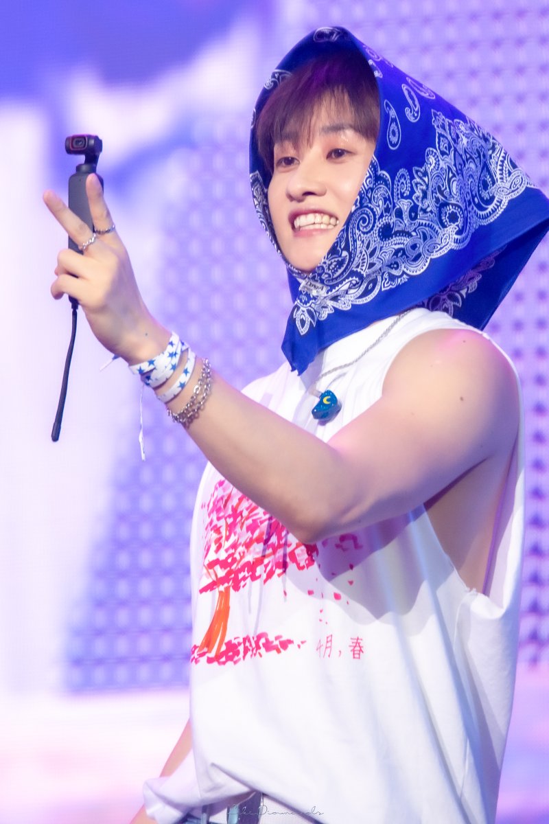 ju 🌸 on Twitter: "RT @likeDiamonds116: 230416 SUPERSHOW9 : ROAD_SHOW 💞💙💞 #은혁 #Eunhyuk #슈퍼쇼9 # ...