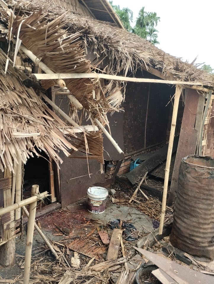 Khit Thit Media On Twitter ရေးမြို့နယ်၊ ကျောက်အိုင်ရွာကို ခလရ ၃၁ က လက်နက်ကြီးဖြင့် ပစ်ခတ်မှုက