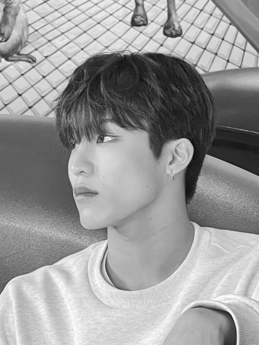 feyn🐕‍🦺 ( & reboot ) on Twitter: "ไหนเเซวใหม่"