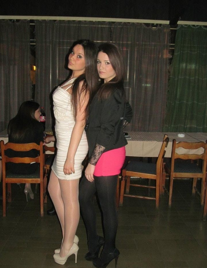 Amateur Pantyhose On Twitter Girlfriends Posing In High Heels And