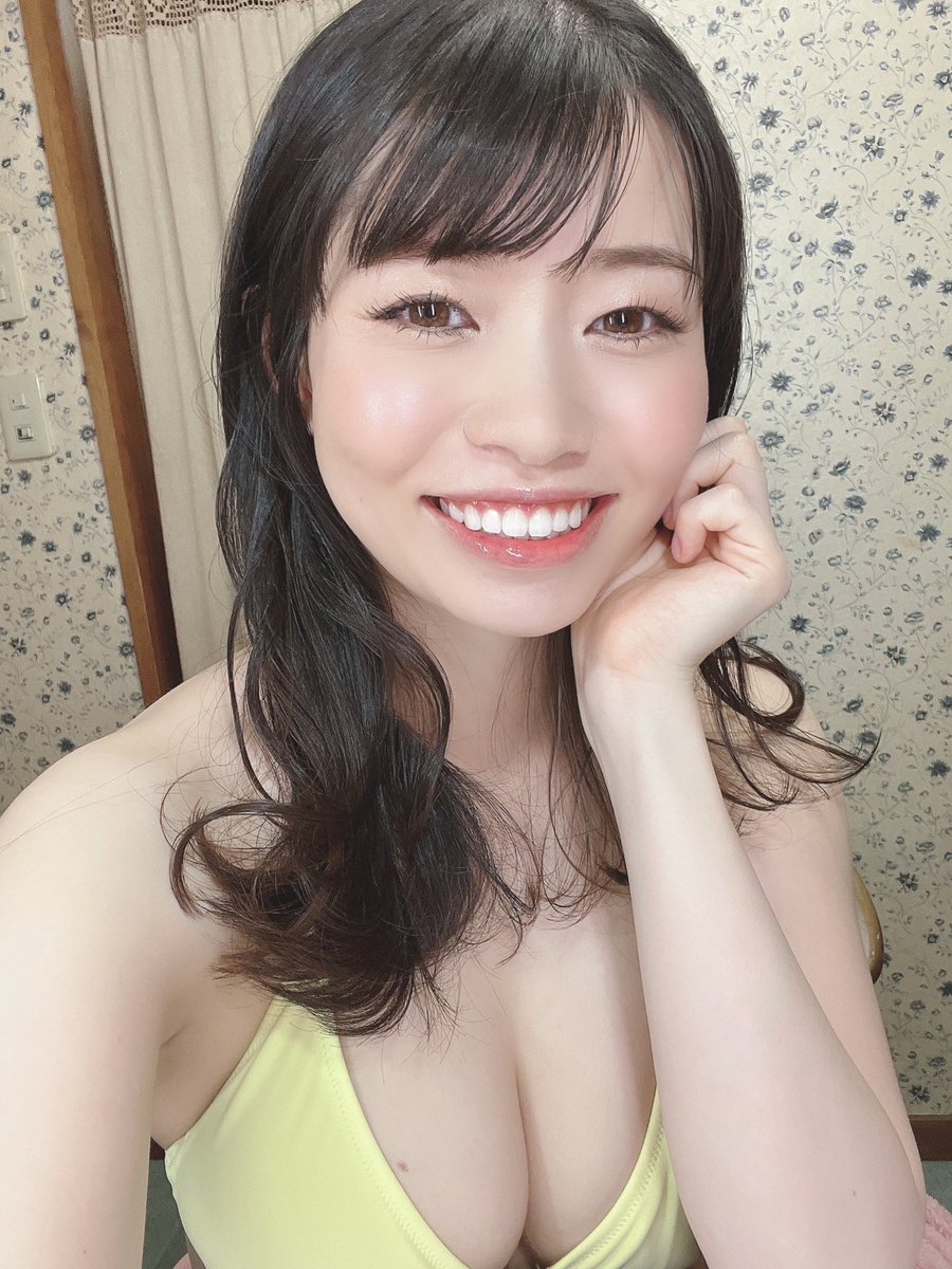 浜辺栞帆(はまべかほ) On Twitter おはようございます!今週の暑さと雨はどんな感じかビビりながら、とりあえず月曜日を乗り切っていきたいと思います ω/ 今週もむりせず