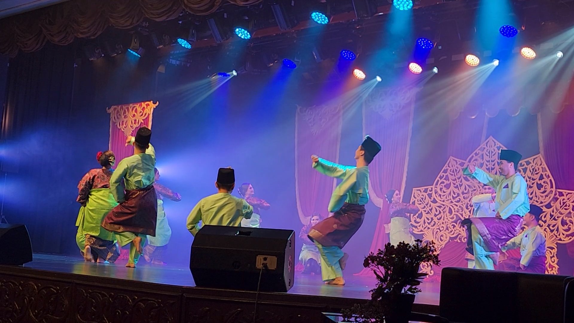 Ayman 艾曼 أيمن on Twitter: "5. Zapin Pulau - Mersing 6. Zapin Melayu Johor 7. Zapin Lenga - Muar ...