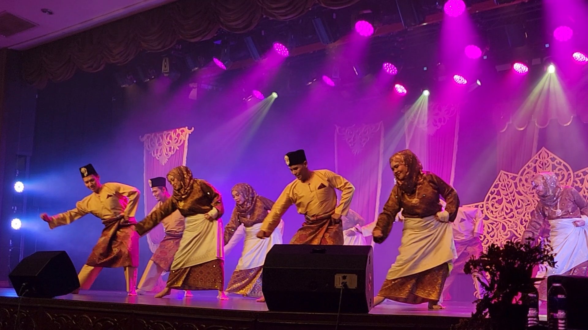 Ayman 艾曼 أيمن on Twitter: "5. Zapin Pulau - Mersing 6. Zapin Melayu Johor 7. Zapin Lenga - Muar ...