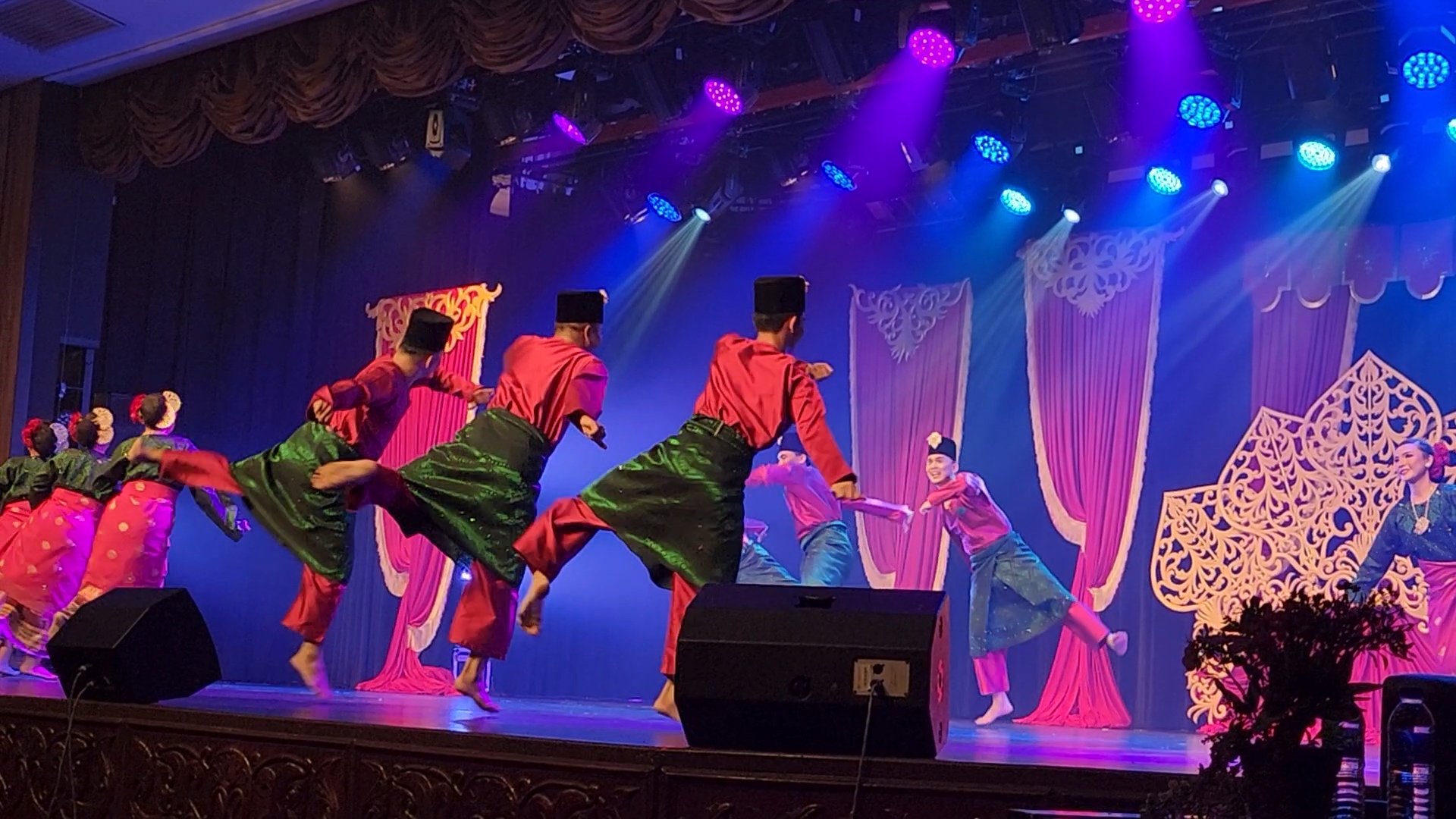 Ayman 艾曼 أيمن on Twitter: "5. Zapin Pulau - Mersing 6. Zapin Melayu Johor 7. Zapin Lenga - Muar ...