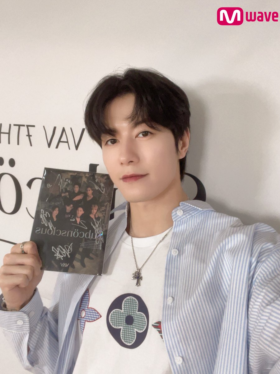 Mwave on Twitter: "[#Mwave shop] #VAV Selfie for VAMPZ📷 📍Sales Period : ~ June 25, 6PM (KST) 📍 ...