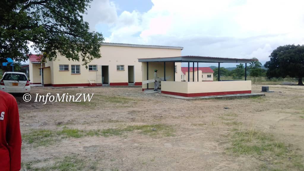 🇿🇼 ZANU PF PATRIOTS 🇿🇼 on Twitter: "Chimbindi clinic in Chirumanzu District which was built by ...