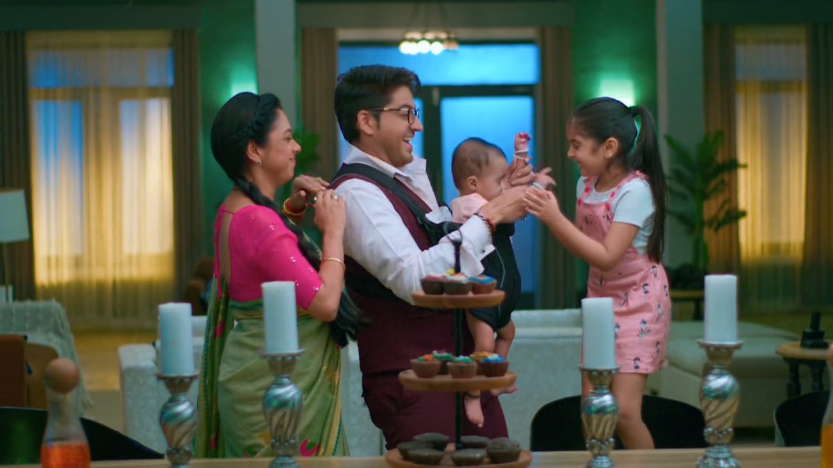 Priyanka Sharma on Twitter: "Hope they would have a family like this with CA n bio kid but nai ...