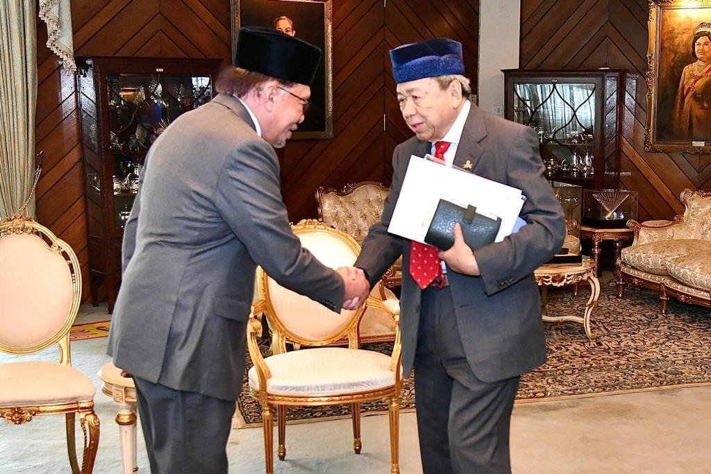 BERNAMA TV 🇲🇾 on Twitter: "Kenyataan Media PM @anwaribrahim menghadap dan menyembah maklum ...