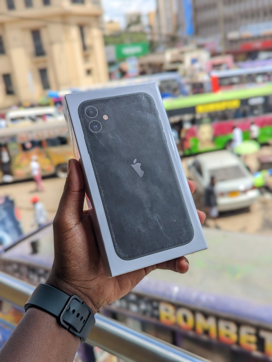 𝙎𝙖𝙙𝙞𝙤 𝙈𝙤𝙣𝙚𝙮 on Twitter: "Nani hana simu? Samsung S22 8/128 Ksh 65000 iPhone SE 64GB 88% Battery ...
