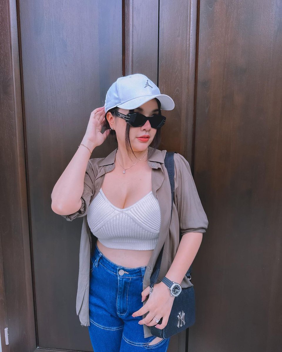 ลิงอุ้มแตง.com on Twitter: "janey_suwannaket"