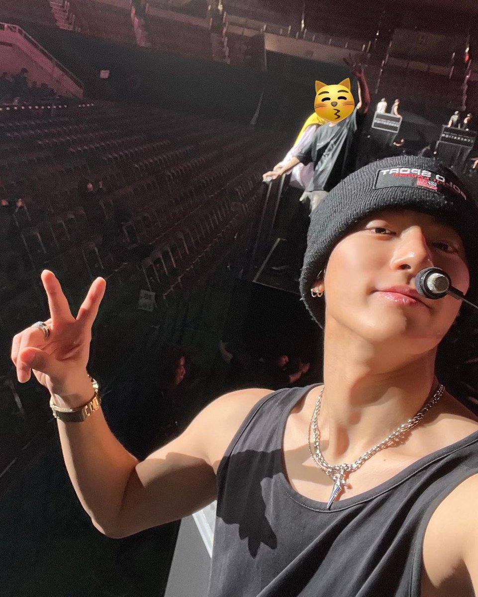 🖇📁 on Twitter: "[📸 060823] official_theboyz ig update! ERIC i ️ stage :) #THEBOYZ #ERIC"