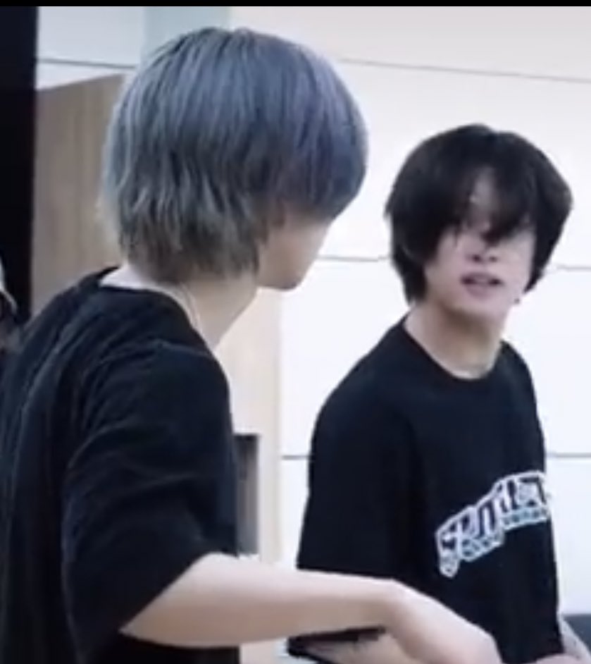 𝐅𝐥𝐨𝐰𝐞𝐫 🔞 on Twitter: "The gay emos are communicating"