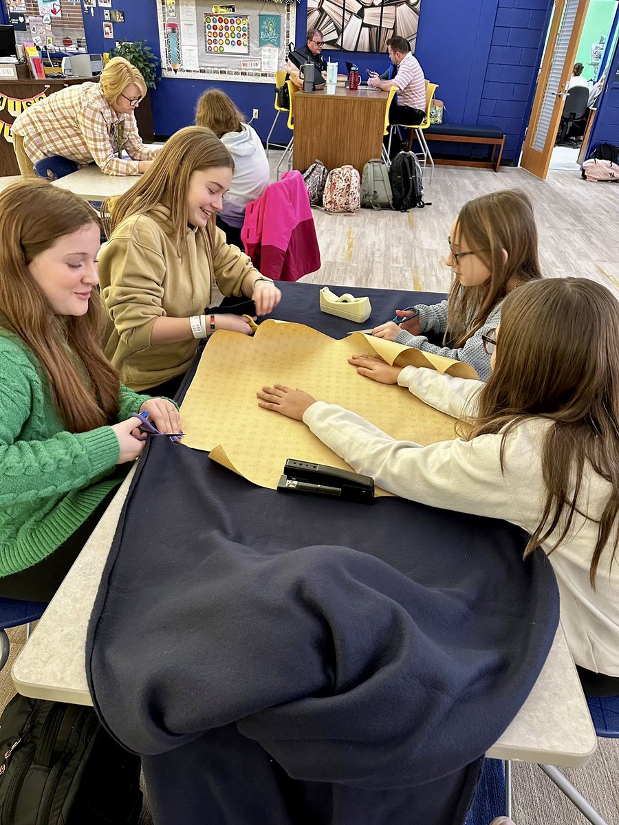 Mars Area SD on Twitter: "💛💙🐾 Great job! Students in #marsarea Middle School’s Spirit Club ...