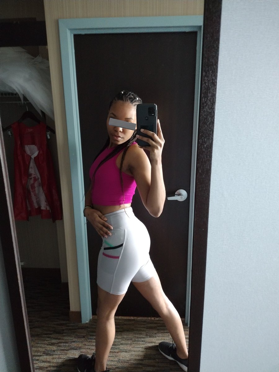 40% off LoyalFans Goddess Anya Divine Chicago on Twitter: "I bet you'd love to smell My sweaty ...