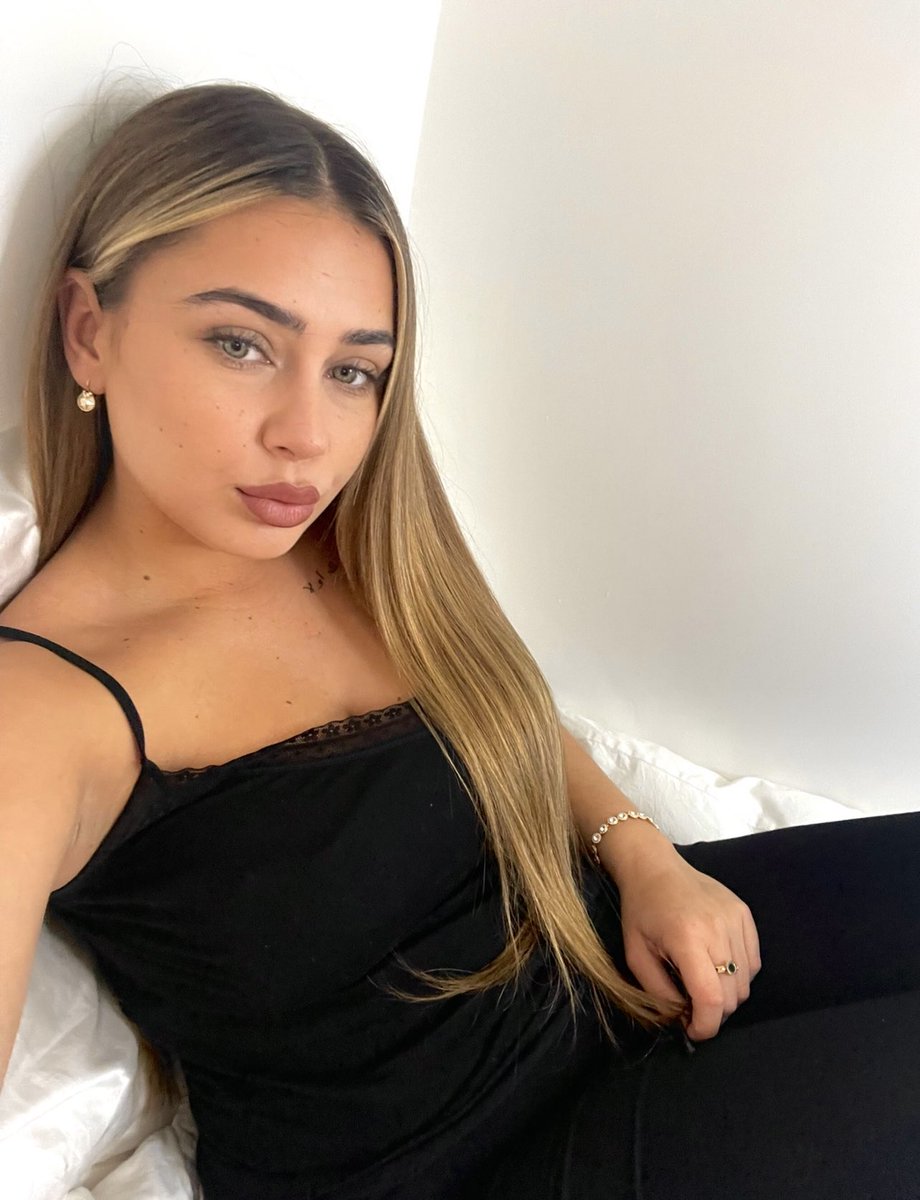 GODDESS MAYA ♡ 1.7K on Twitter: "We both know your money looks better in my account 🫴🏼 findom ...