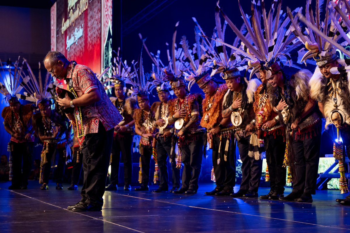 Anwar Ibrahim on Twitter: "Malam tadi di Borneo Convention Centre Kuching (BCCK), Sarawak bagi ...