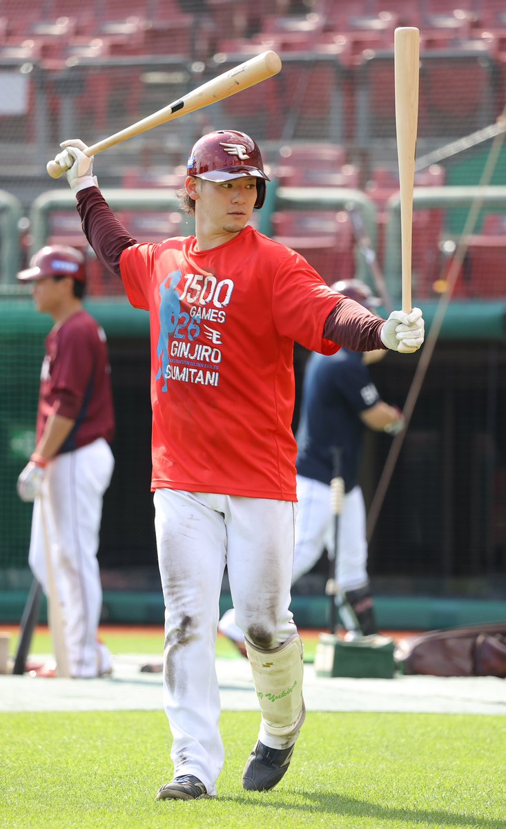 サンスポ×EAGLES on Twitter: "【楽天ｰ阪神】7日、今江敏晃コーチと塩川達也コーチの話に熱心に耳を傾ける伊藤裕季也選手。 https://sanspo.com https ...