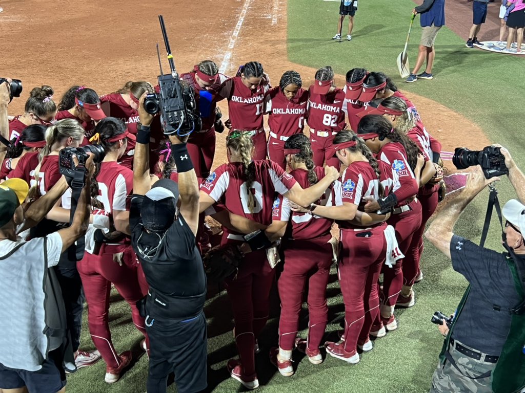 Travis J Davidson On Twitter Postgame Prayer Is All Sooners