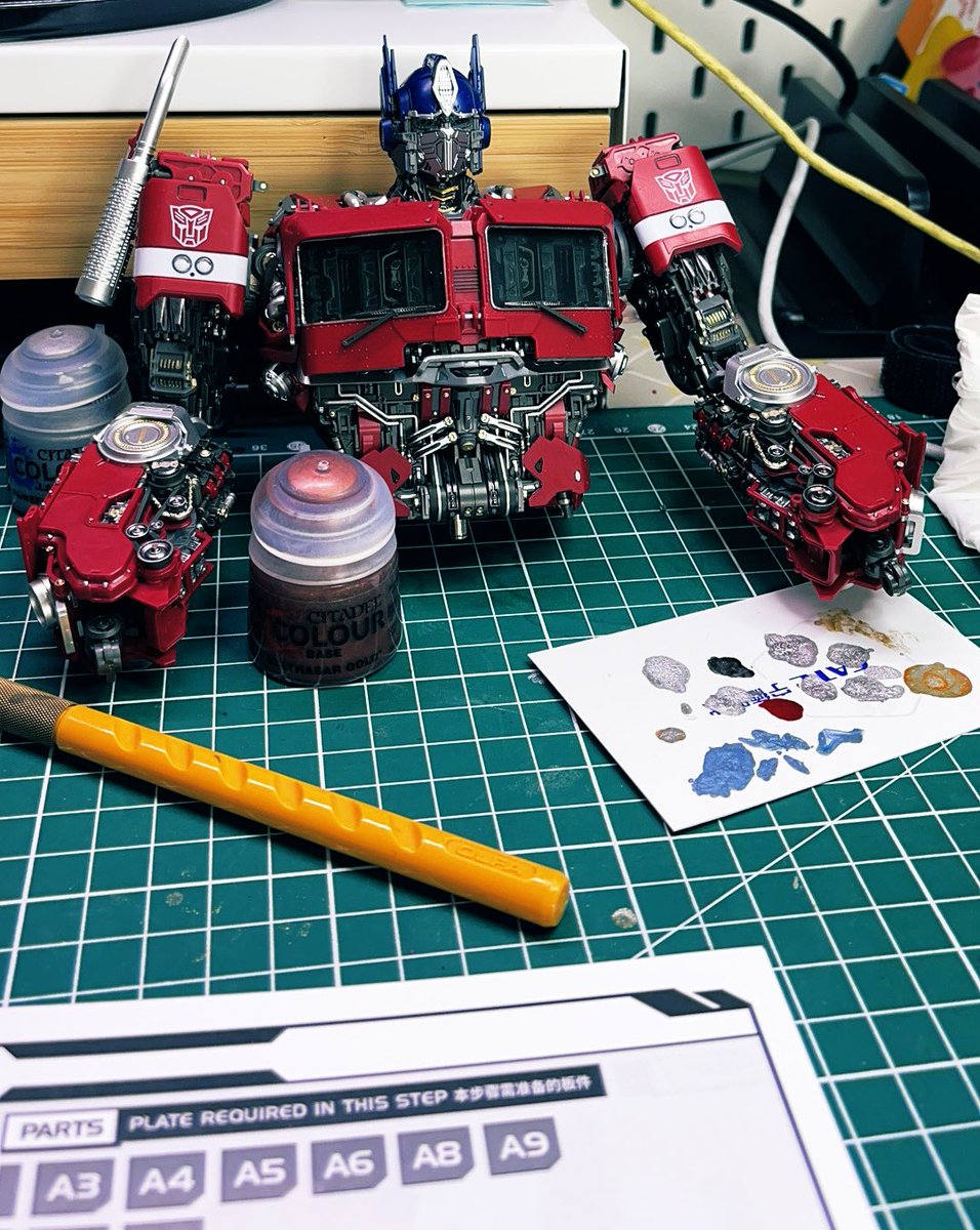 👹 on Twitter: "怎么每逢我提起我和18岁的小妹妹无障碍交流到半夜四五点，就有人问我：你家小妹知道你是胶佬嘛？ 不是。。。。我是胶佬怎么了？！我骄傲！ （叉腰.gif"