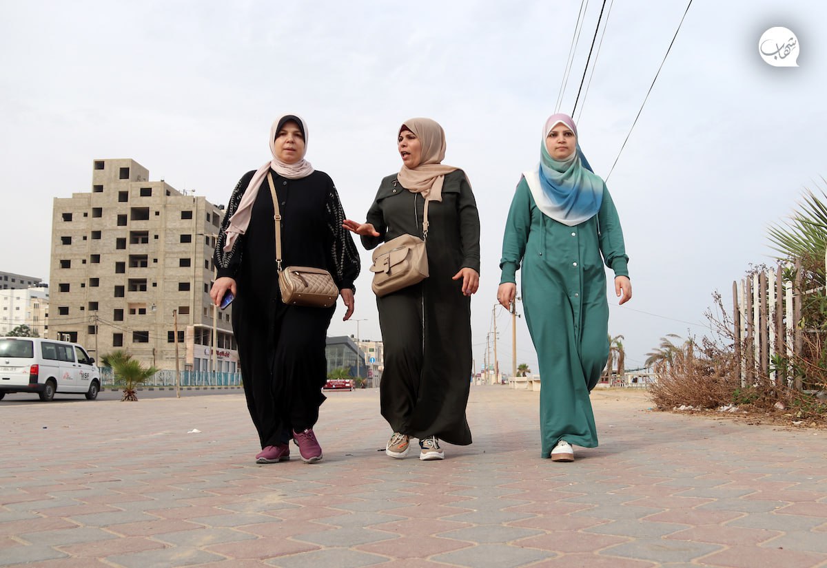 وكالة شهاب للأنباء On Twitter نساء فلسطينيات يمشون خلال المشاركة في