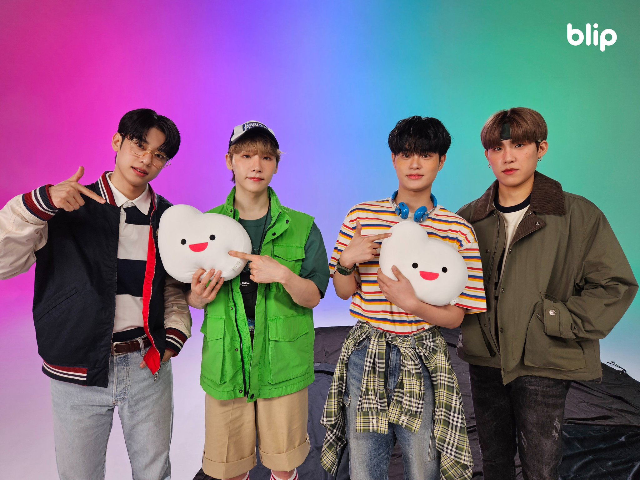blip global on Twitter: "Even if I look at it again, this outfits is so perfect😍 Meet #AB6IX ...