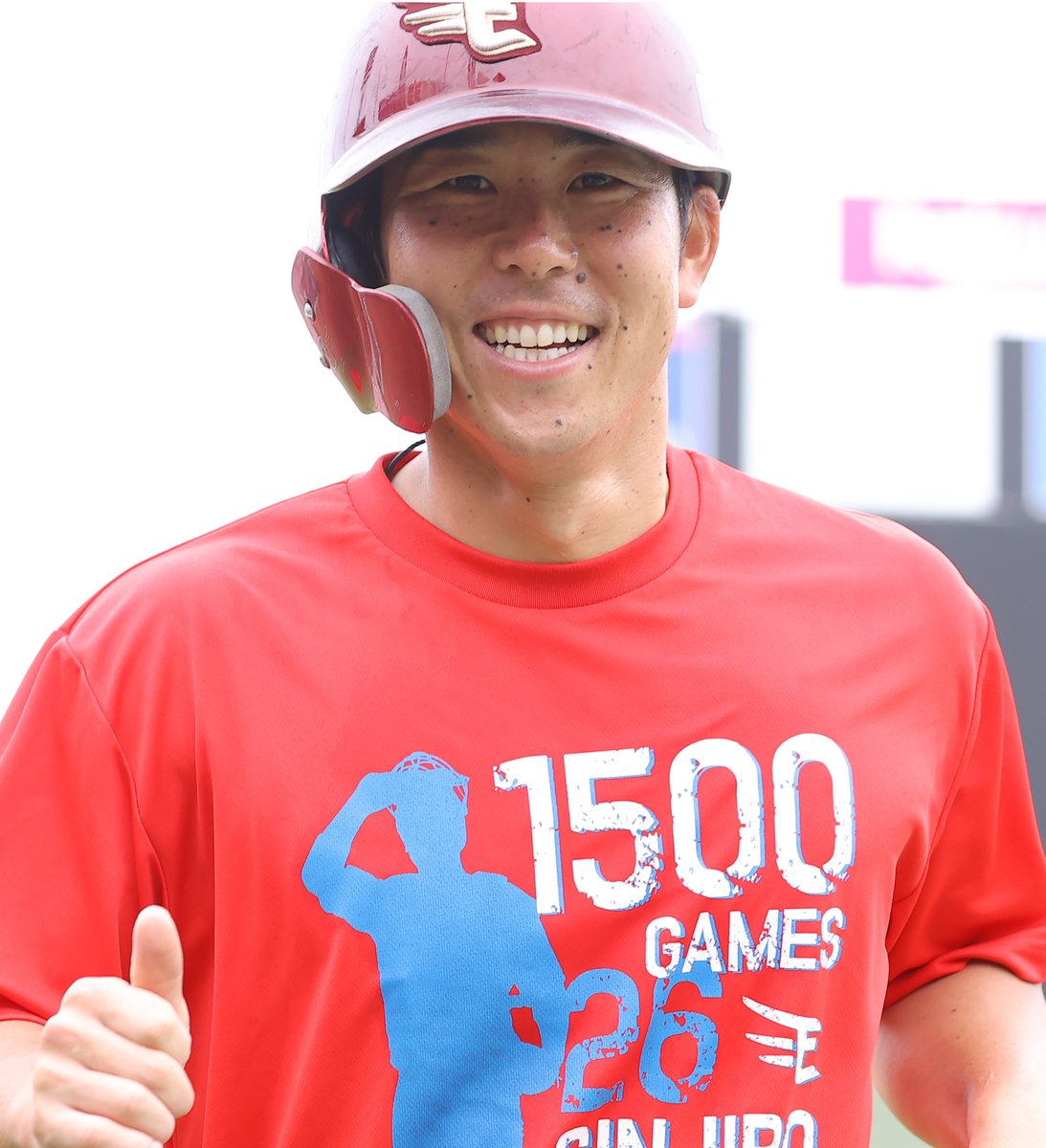 サンスポ×EAGLES on Twitter: "【楽天ｰ阪神】8日、鈴木大地選手が近づいてレンズをのぞき込んでくれました。最後は近すぎてピントが合いませんでした。スミマセン。 https ...