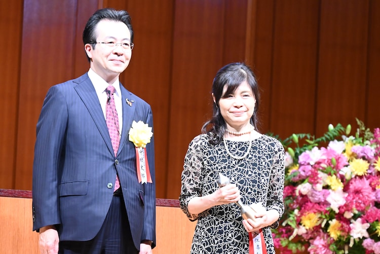 手塚治虫文化賞 on Twitter: "RT @comic_natalie: 【イベントレポート】手塚治虫文化賞の贈呈式、やまじえびね「私に描けることがあるなら描いていこう」 https ...